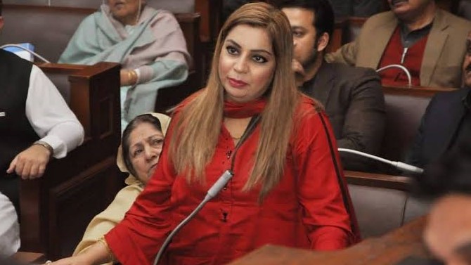 PTI MPA Momina Waheed tells why she didn’t vote for Parvez Elahi - The ...